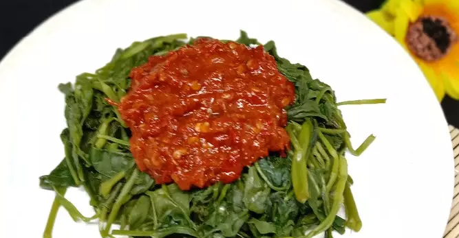 Plecing Kangkung Asam Jawa - Orami Recipes