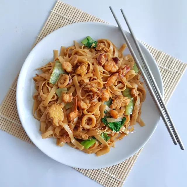Resep Kwetiau Goreng Seafood - Orami Recipes