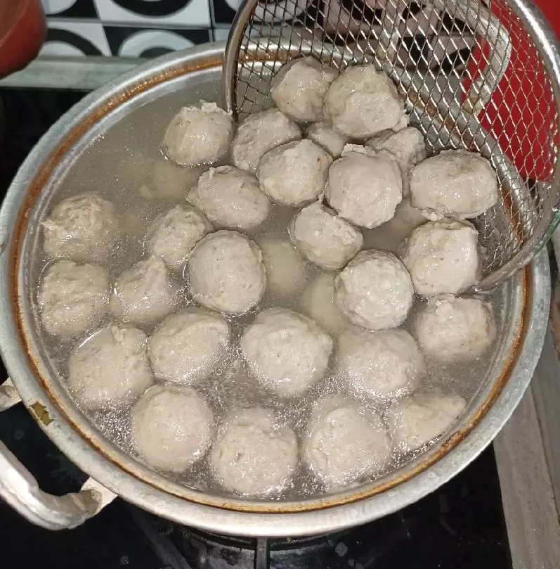 Resep Bakso Sapi Sederhana dan Kenyal - Orami Recipes