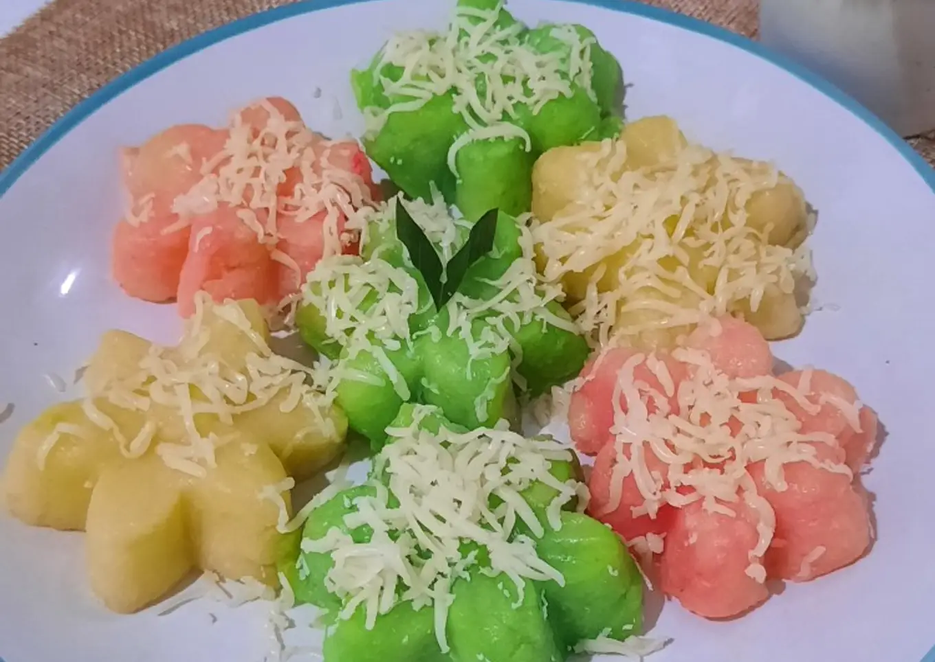 Resep Getuk Lindri Singkong Keju - Orami Recipes