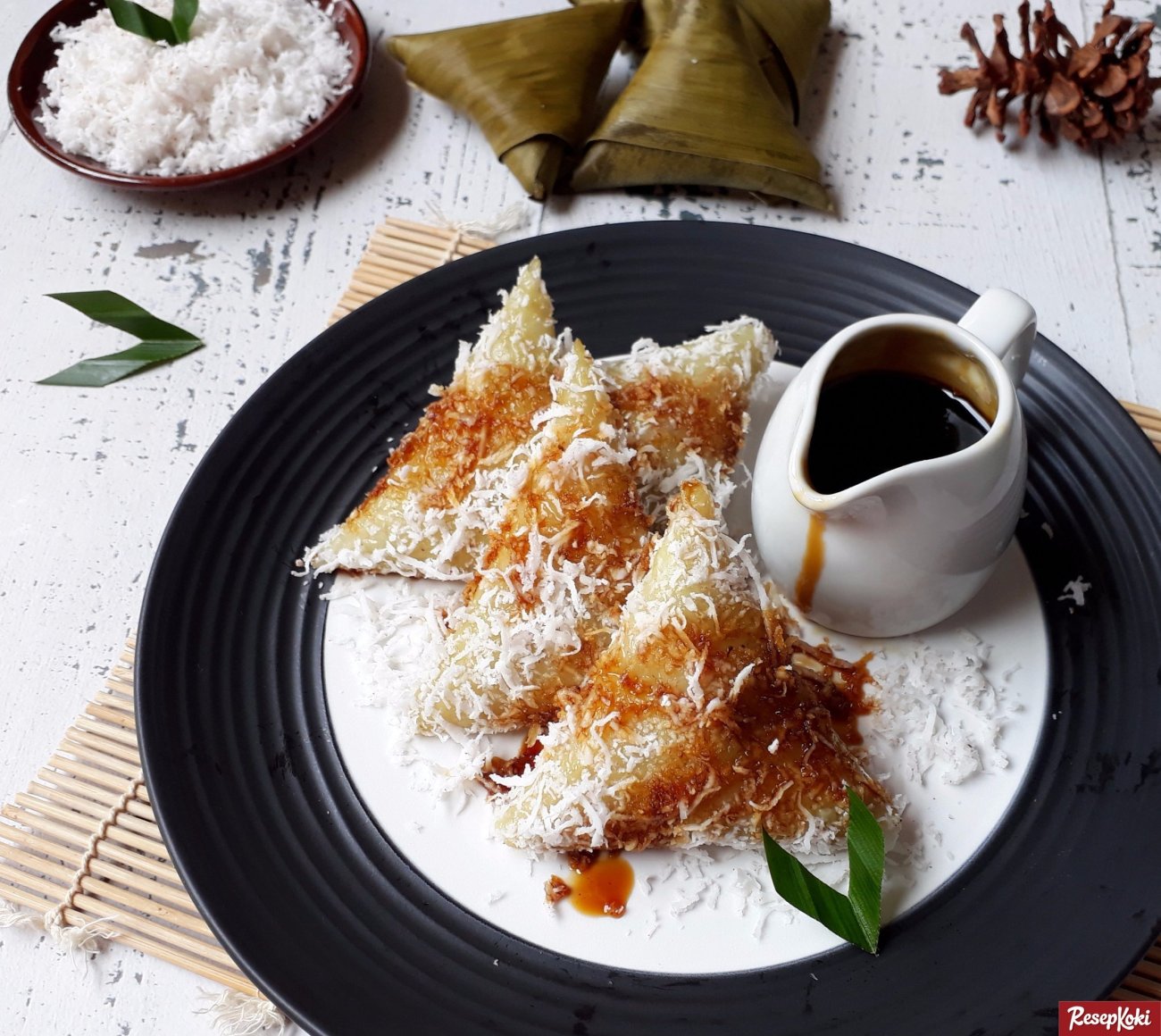 Resep Lupis Ketan Segitiga - Orami Recipes