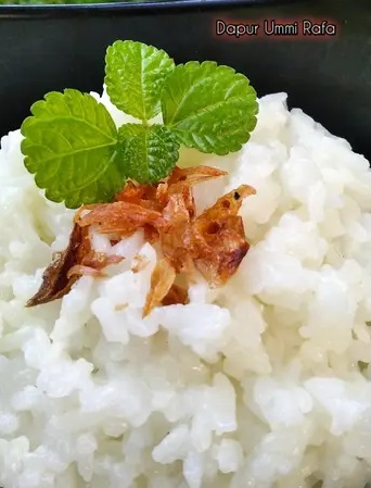 Resep Nasi Uduk Rice Cooker Wangi dan Gurih - Orami Recipes