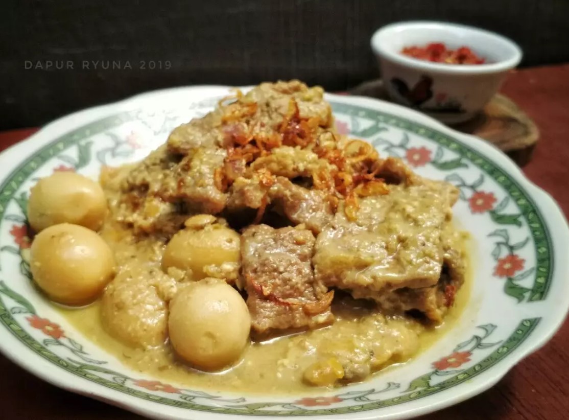 Resep Terik Tahu Tempe Khas Solo dengan Daging Sapi - Orami Recipes