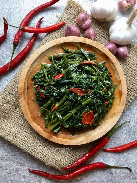 Resep Tumis Kangkung Terasi - Orami Recipes