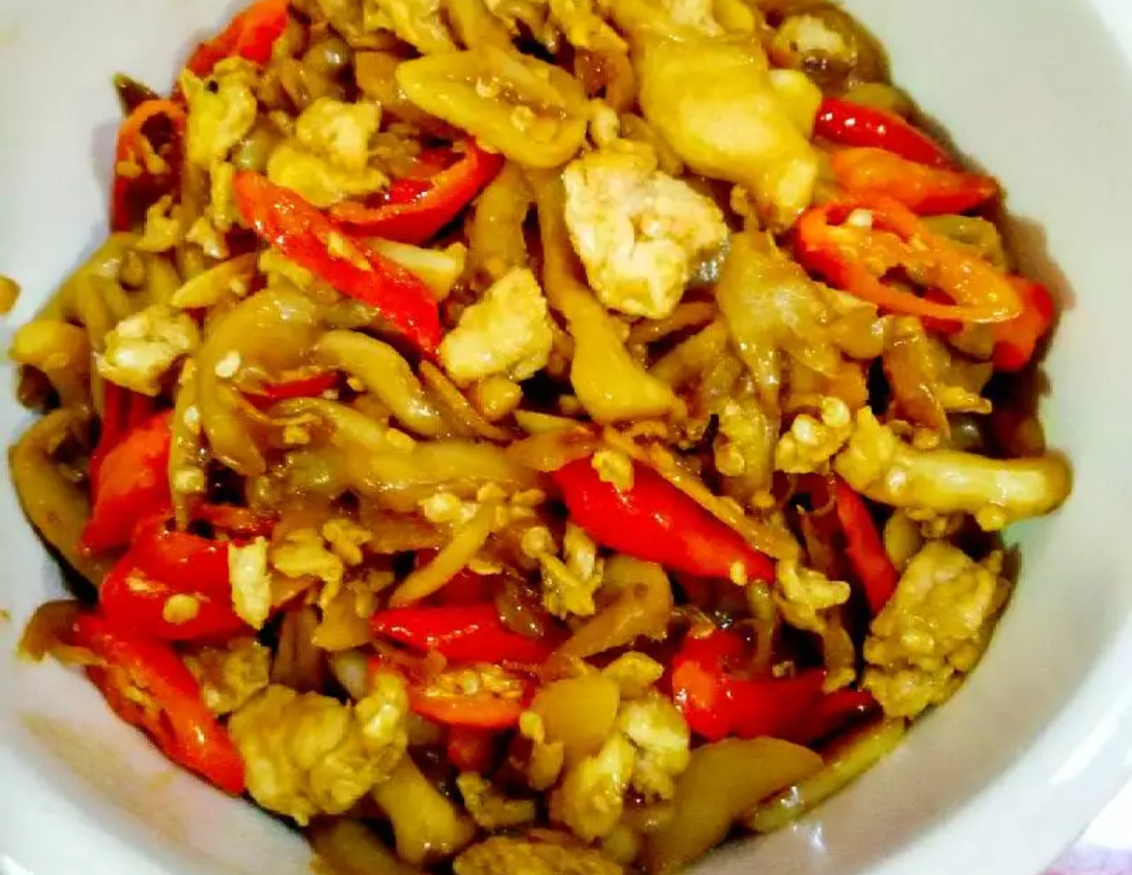 Resep Jamur Tiram dan Putih Telur Oseng Mercon - Orami Recipes